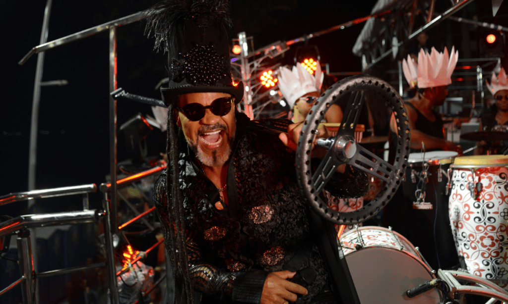 Carlinhos Brown completa 60 anos com legado artístico único e multifacetado