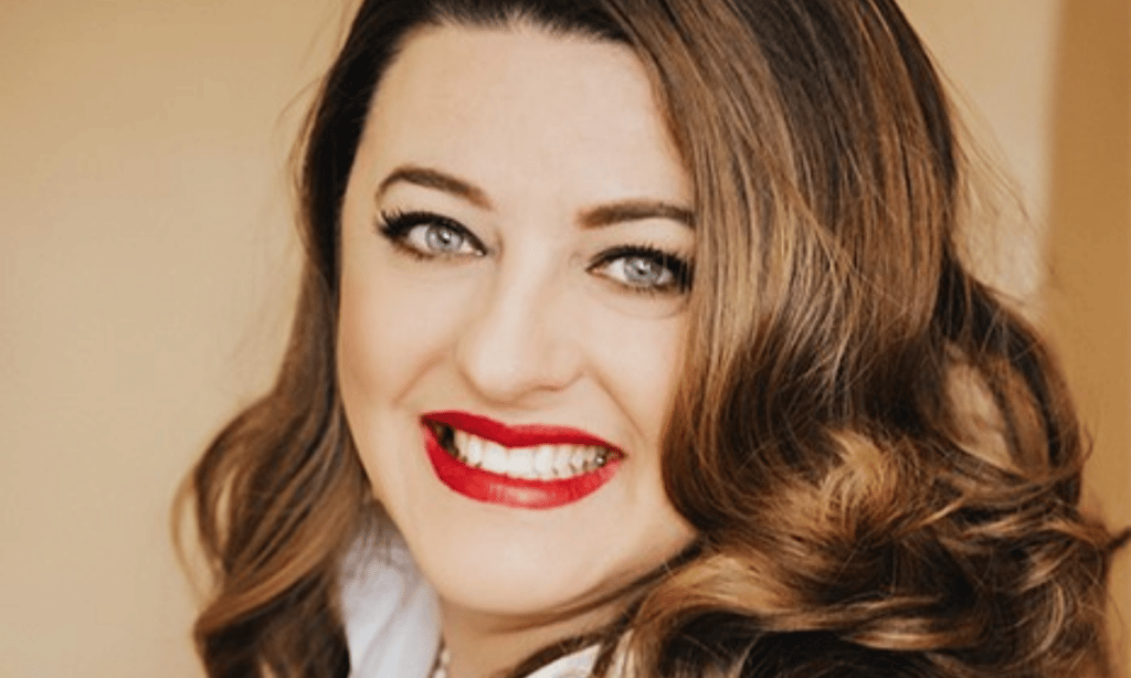 Bienal do Livro Bahia: autora de best-seller, Lyssa Kay Adams, é ...