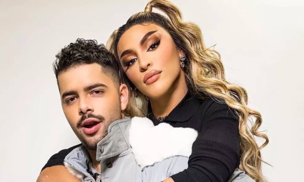 Pabllo Vittar revela namoro e fãs apontam identidade: 'É o Pedro Sampaio' Pabllo Vittar revela namoro e fãs apontam identidade: 'É o Pedro Sampaio'