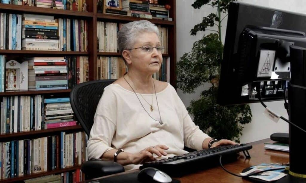 Maria Adelaide Amaral é dispensada pela Globo após 32 anos e desabafa ...