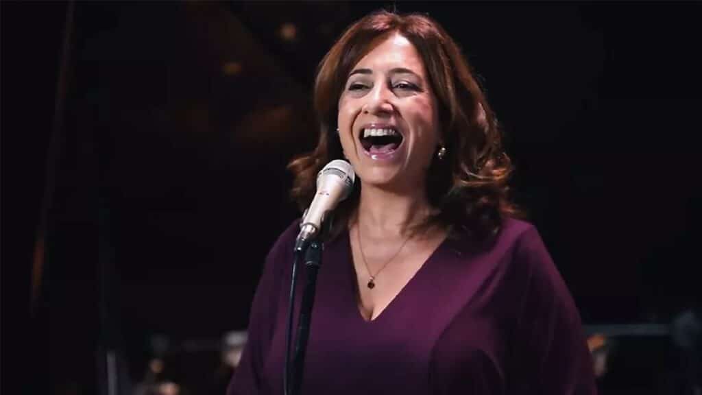Jussara Silveira se apresenta em Salvador com o espetáculo 'Voz do Coração'