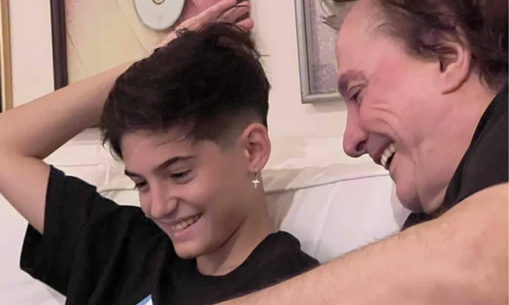 Fábio Jr publica foto rara com filho caçula e declara: 'Amo muitão' Fábio Jr publica foto rara com filho caçula e declara: 'Amo muitão'